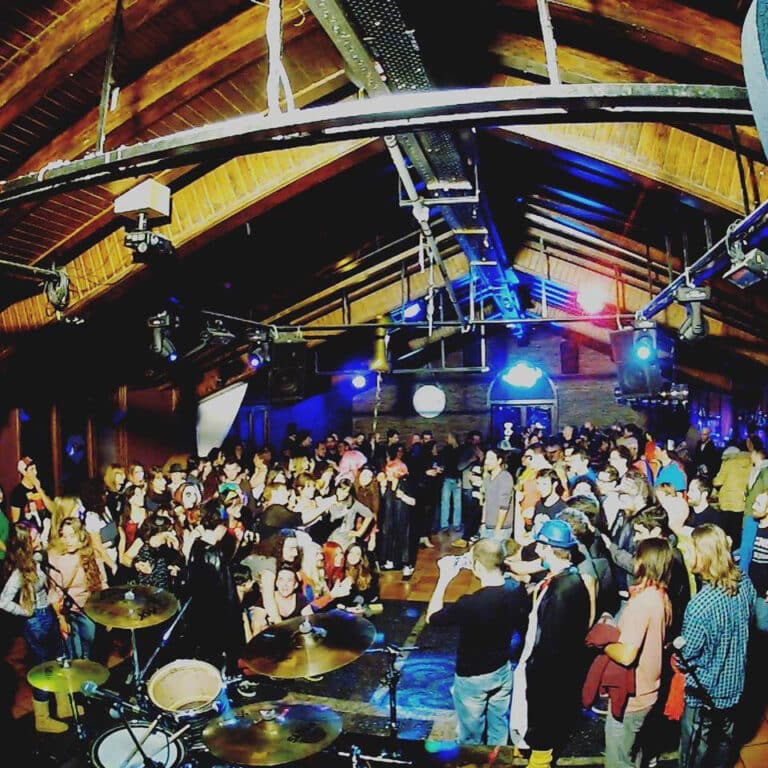 Uncover Andorra’s Nightlife: Après-Ski Experiences, Bars & More ...